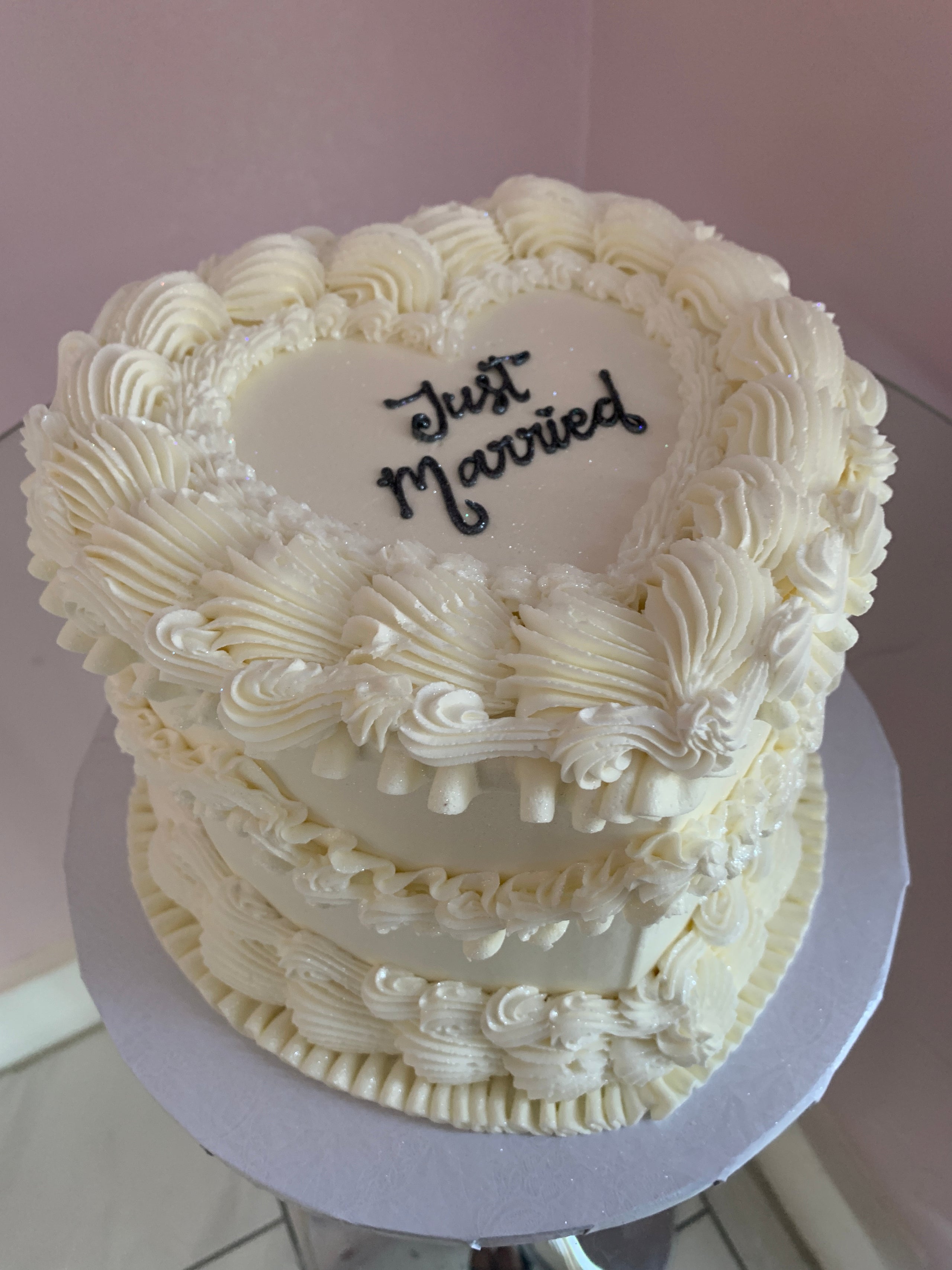 White Vintage Heart Cake | Marys Cakes